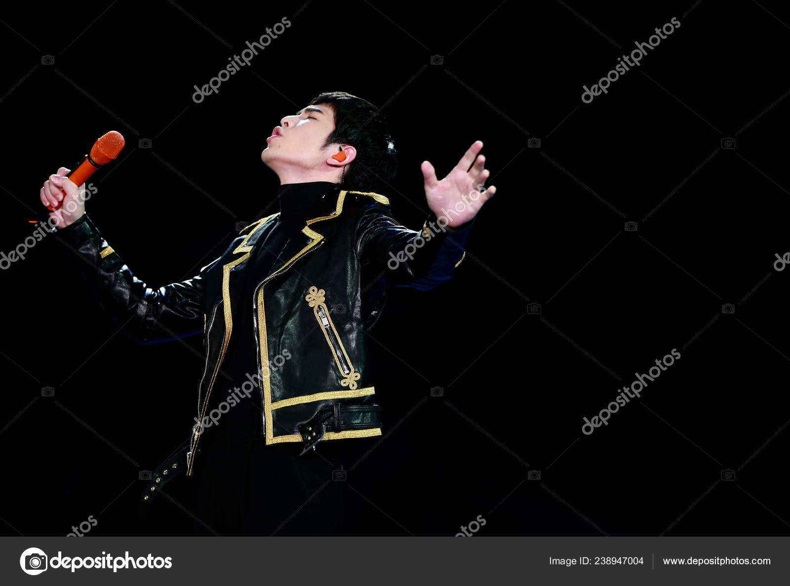 Taiwanese Singer Jam Hsiao Performs Premiere Movie Crouching Tiger ...