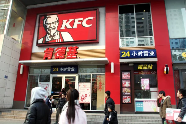 File Pedestrians Walk Kfc Pizza Hut Restaurants Yum Brands Yichang ...