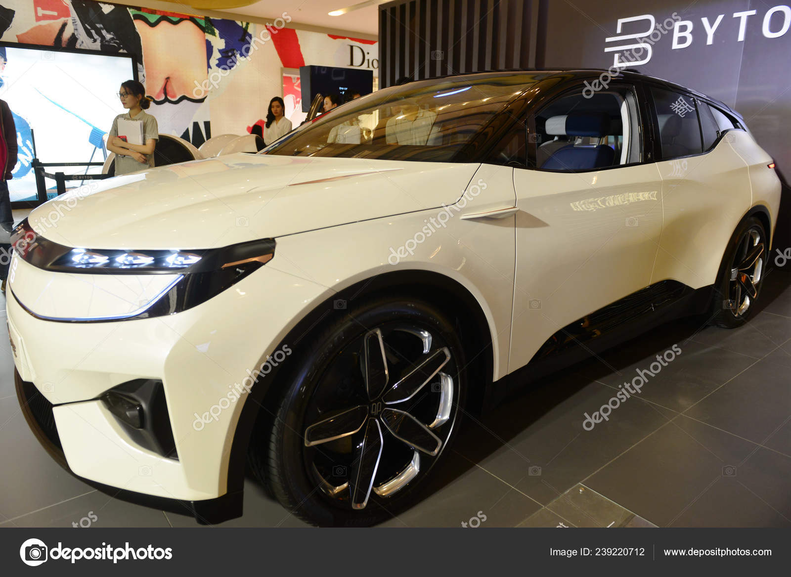 File Byte Concept Electric Vehicle Byton Displayed Shopping Mall ...