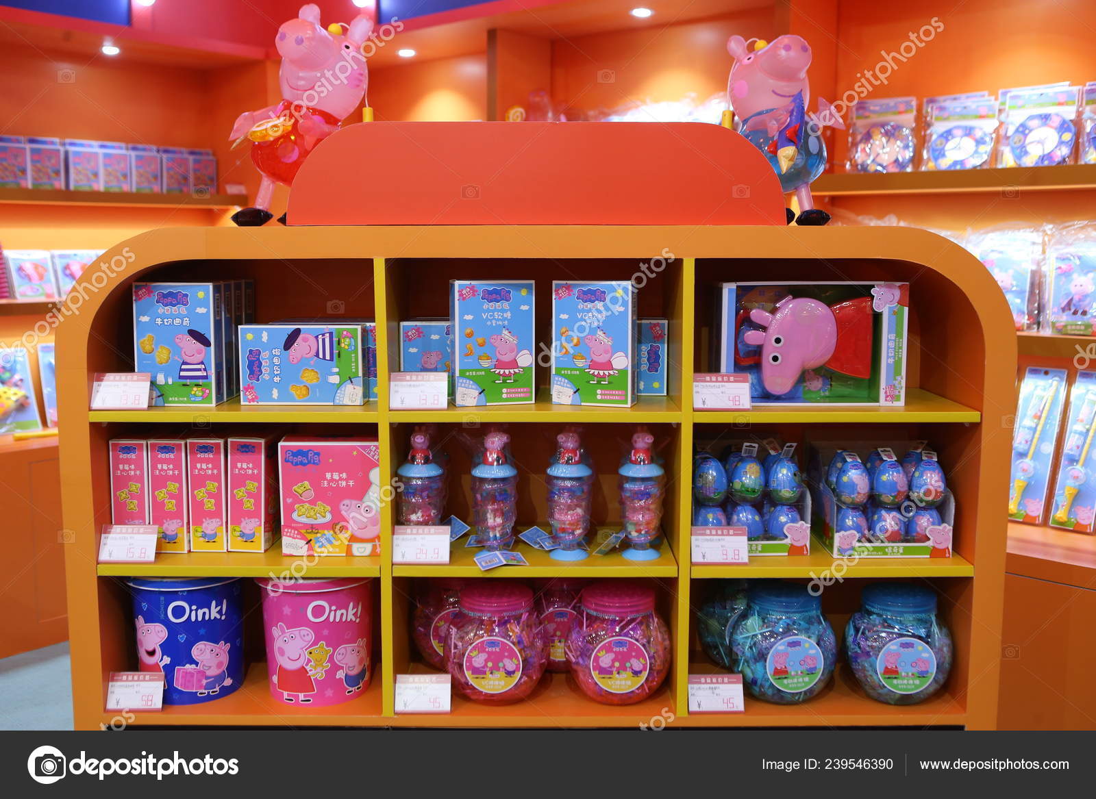 People Visit Ppeppa Pig Themed Pop Store Preheat Upcoming Movie – Stock ...