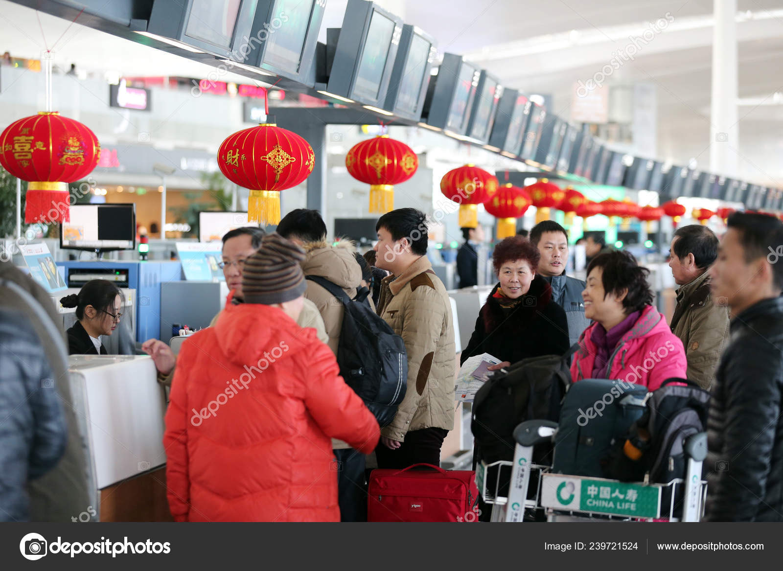 Chinese Passengers Queue Get Boarding Passes Counters Airlines ...