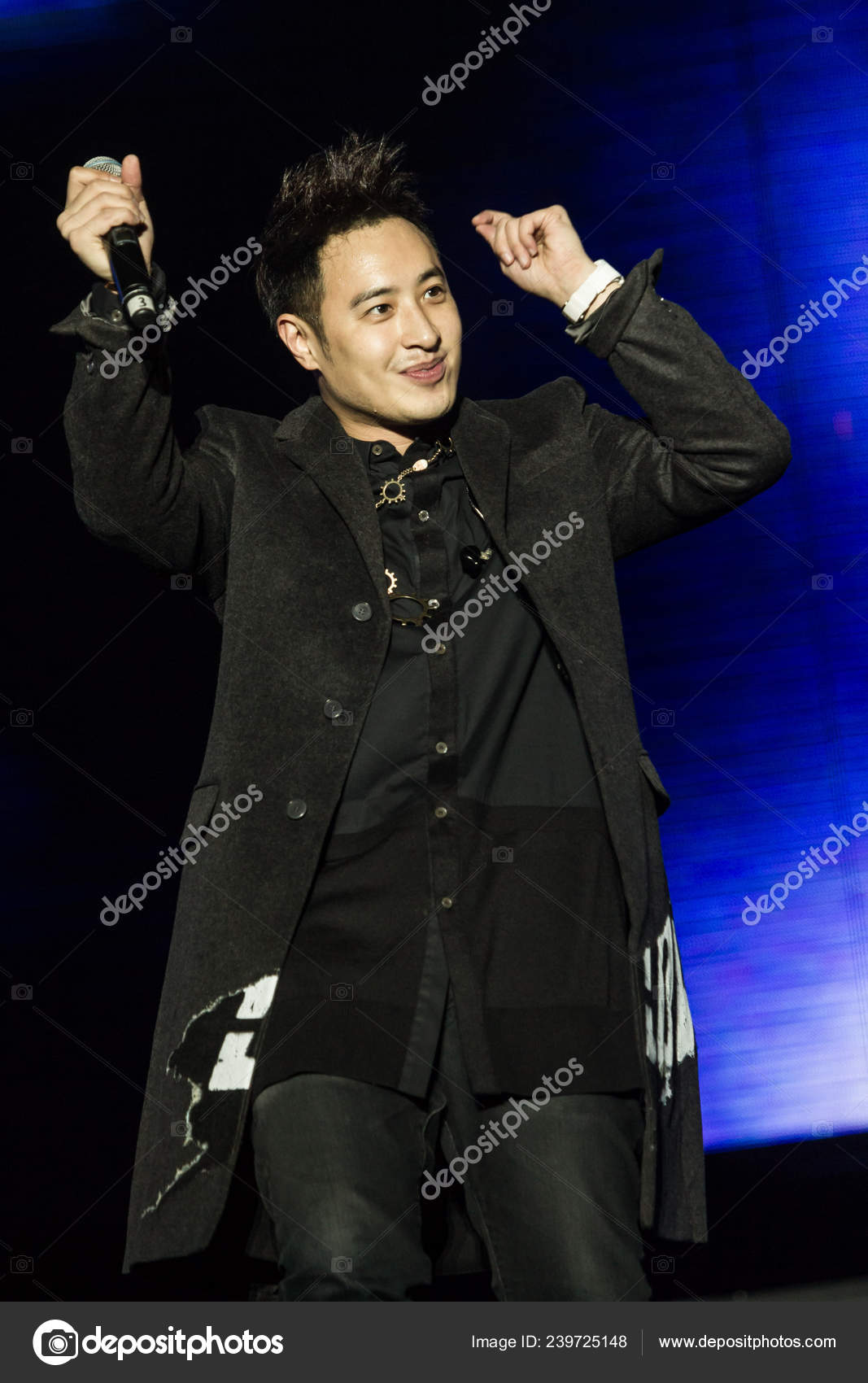 Taiwanese Singer Wilber Pan Performs Same Youth Concert Nanjing City ...