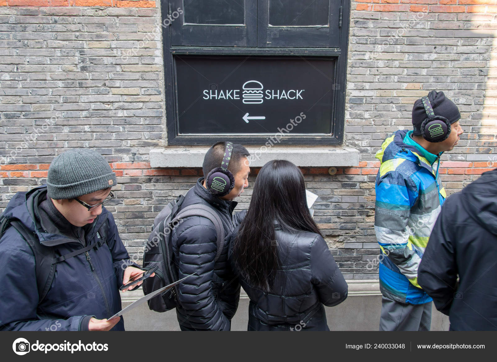 Customers Queue Front China's First Branch Shake Shack Xintiandi ...