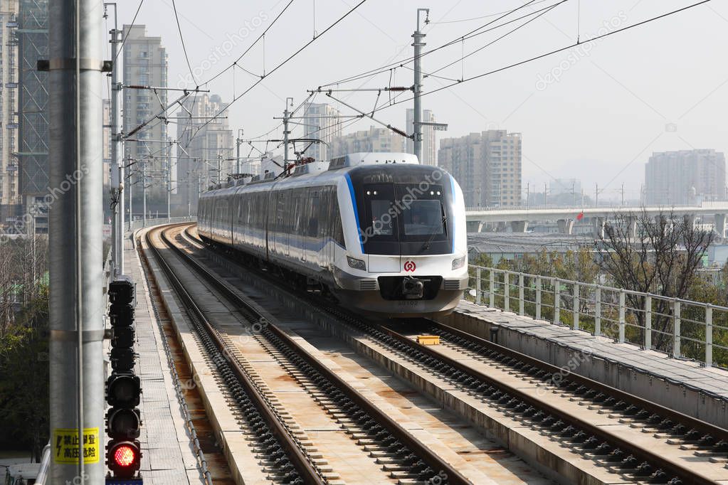 Un tren ferroviario de la línea S1 del ferrocarril urbano, basado en la ...