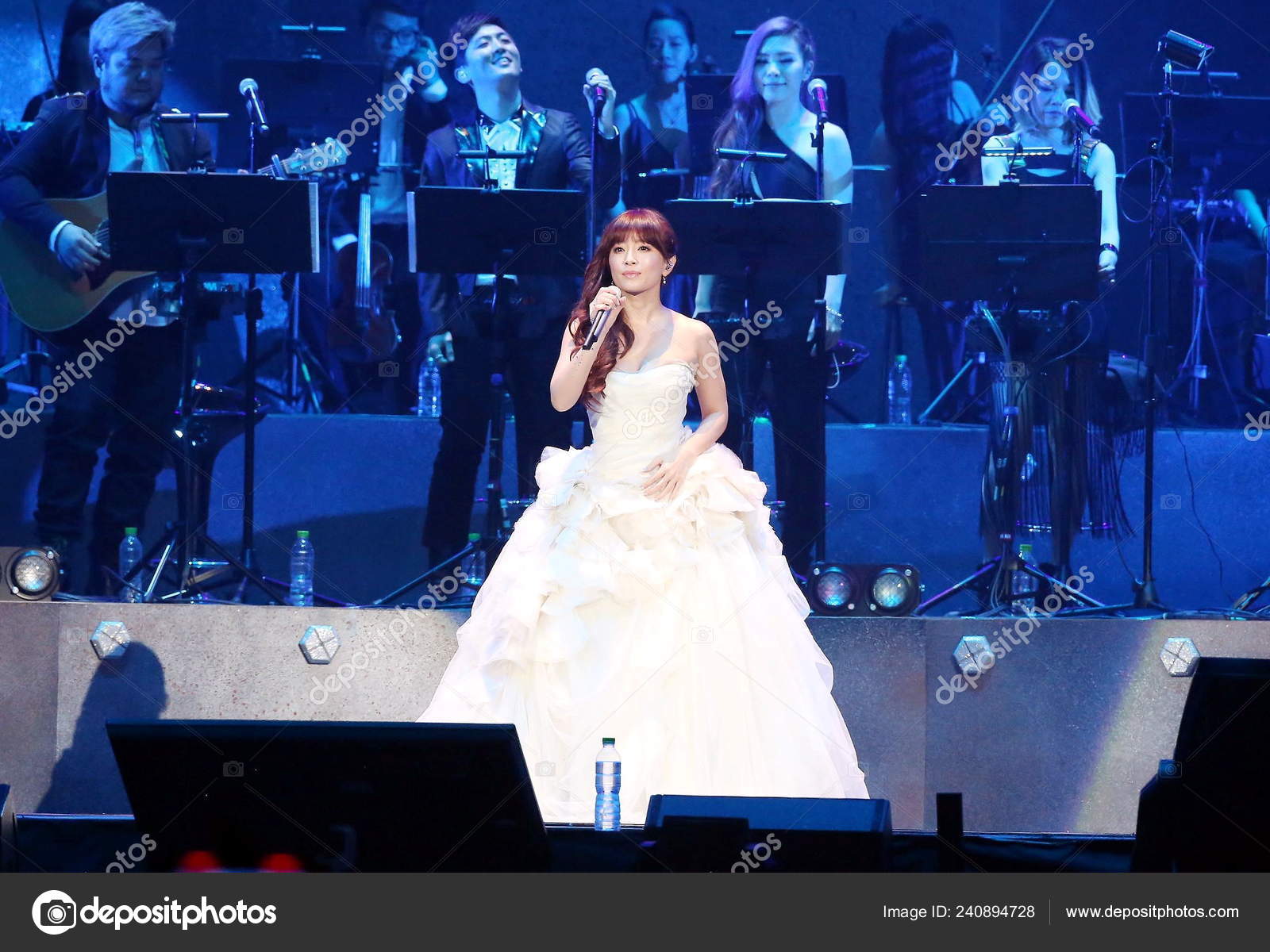 Japanese Singer Ayumi Hamasaki Performs Taipei Concert Singaporean ...
