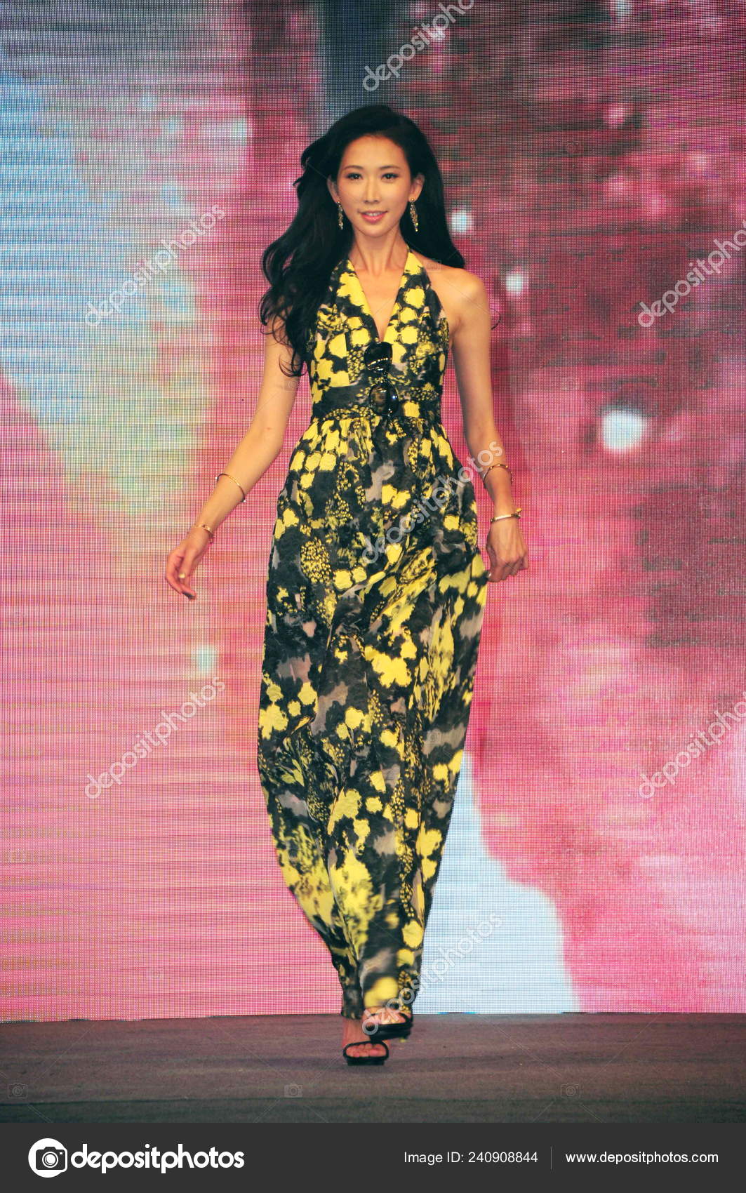 Taiwanese Model Actress Lin Chi Ling Parades Return Banquet Ginko ...