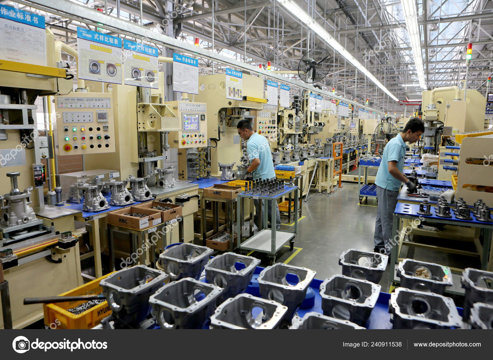 Chinese Workers Process Auto Parts Factory Rizhao City East China ...
