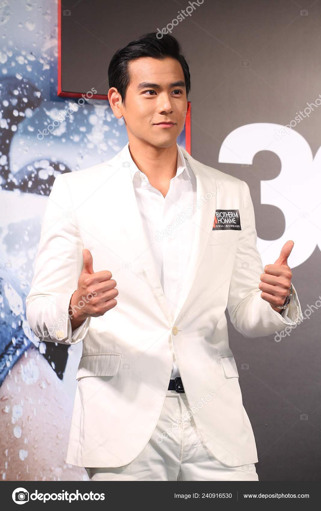 Actor Taiwanés Eddie Peng Posa Durante Evento Promocional Para Biotherm ...