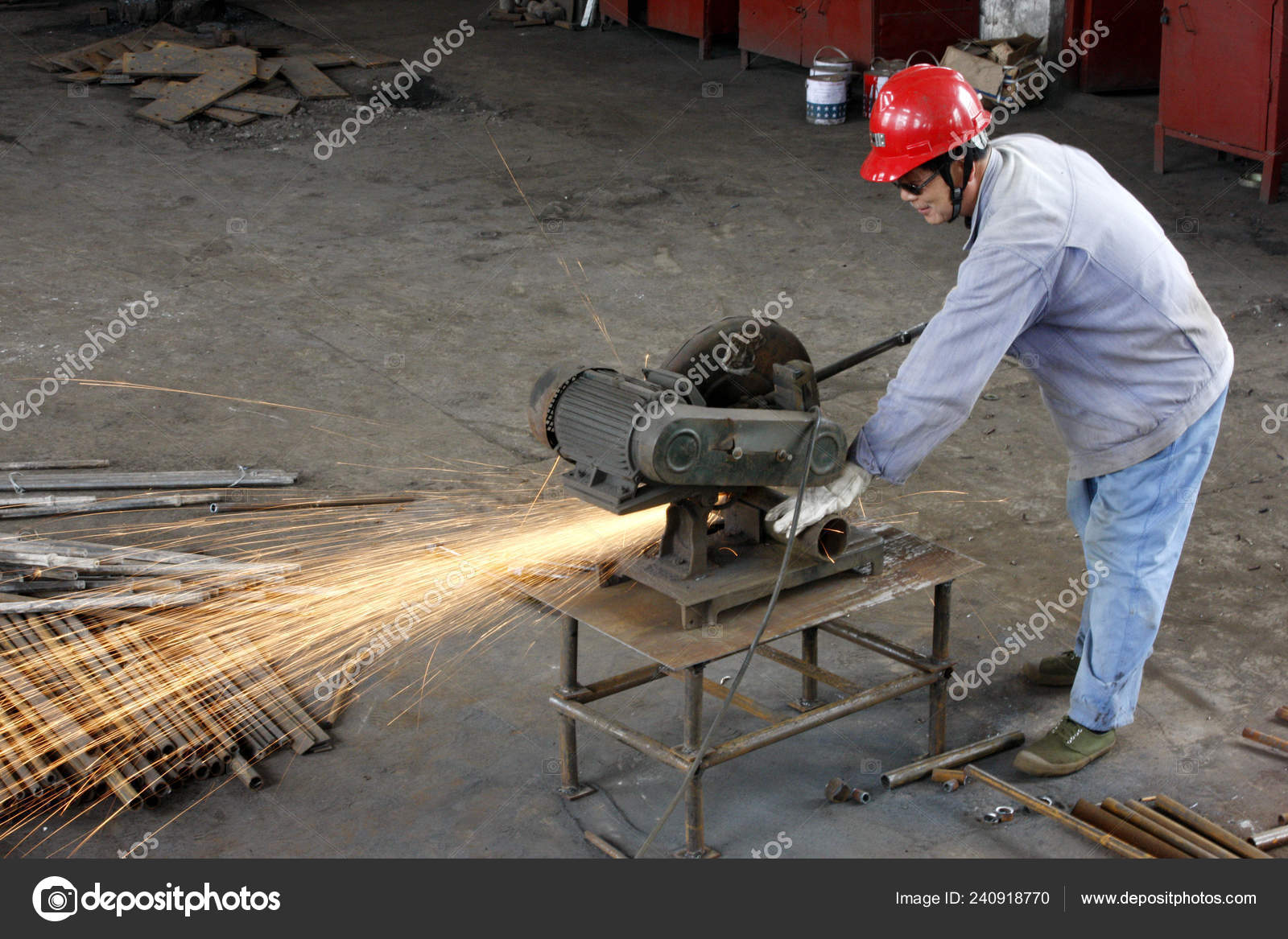 Chinese Worker Processes Steel Products Factory Huaibei City East China ...