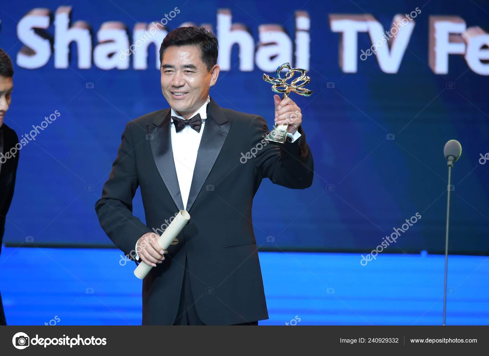 Actor Chino Chen Baoguo Celebra Trofeo Mejor Actor Ceremonia Clausura ...