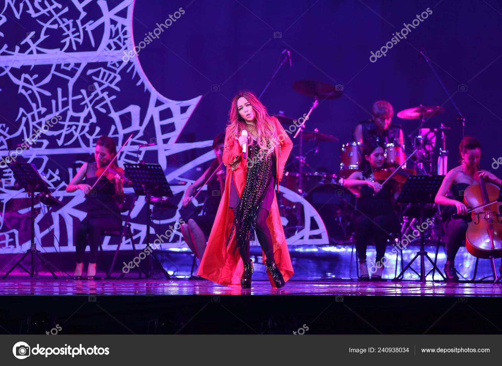 Taiwanese Singer Mei Performs Her Concert Taipei Taiwan April 2015 ...