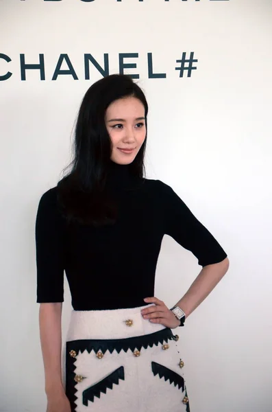 American Actress Anne Hathaway Attends Promotional Event Jewelry Brand Keer – Stock Editorial ...