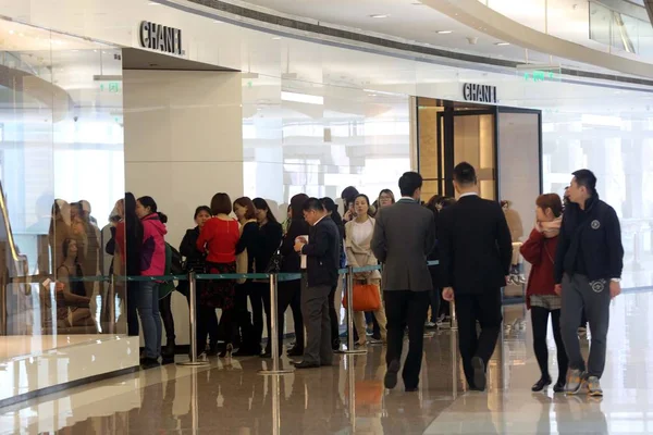 Customers entering Stock Photos, Royalty Free Customers entering Images ...