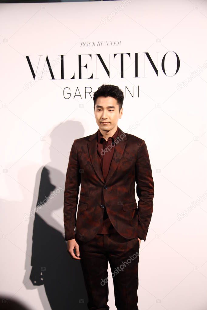 El actor taiwanés Mark Chao posa durante la fiesta de apertura de la ...