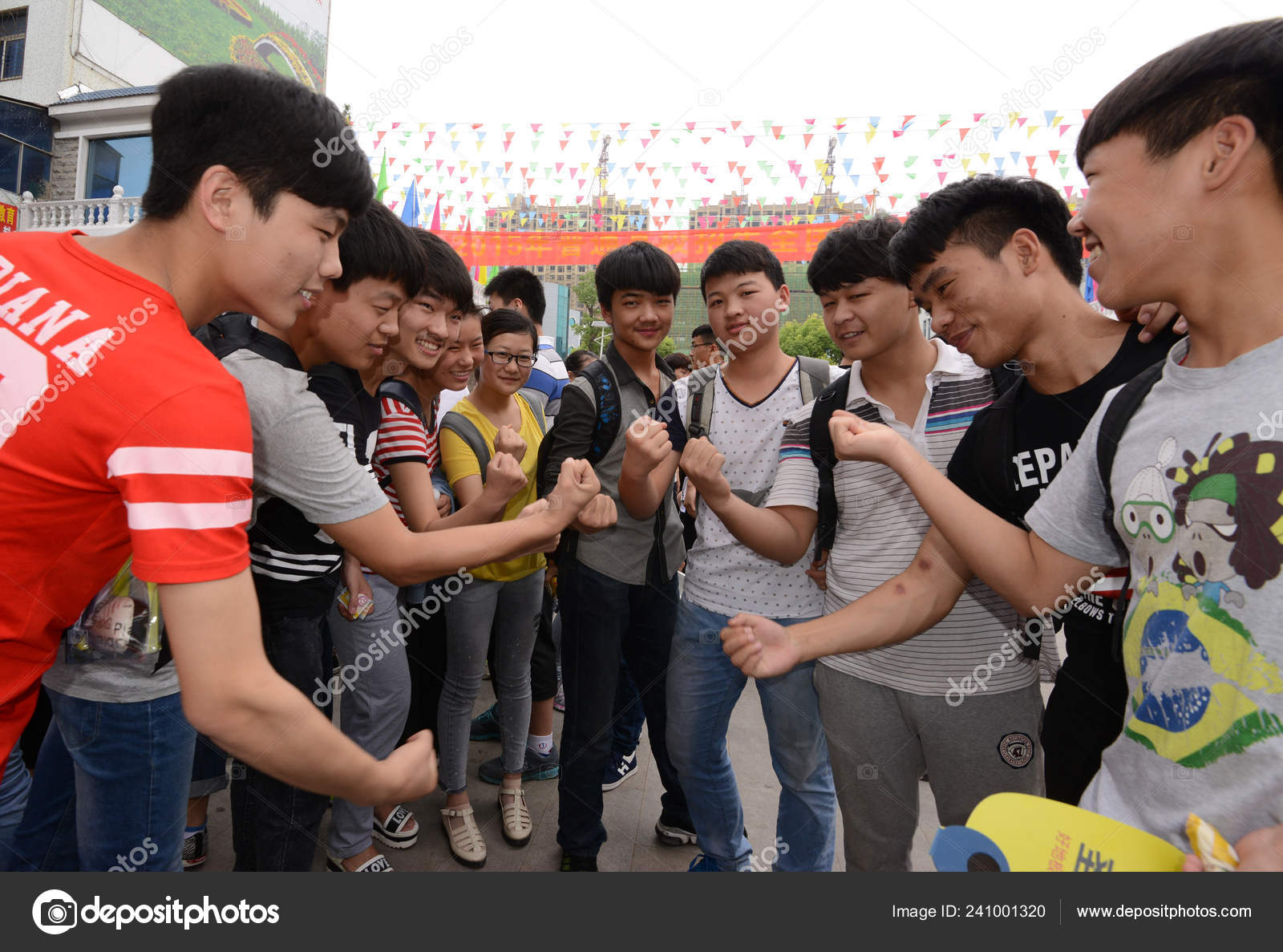 Chinese Students Cheer Themselves Taking Part First Examination 2015 ...