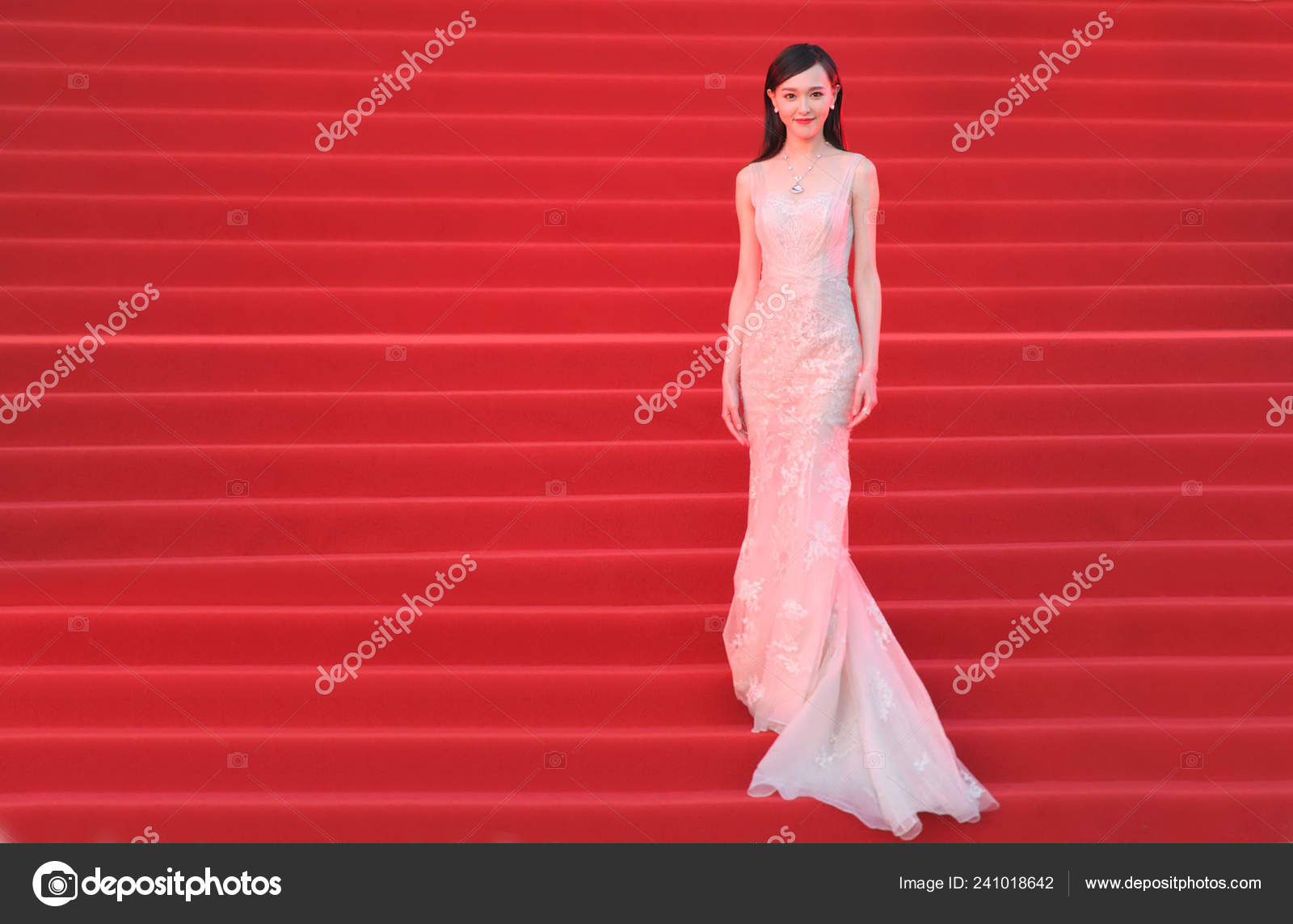 Chinese Actress Tang Yan Arrives Red Carpet Closing Awards Ceremony ...