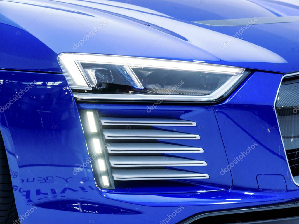 Primer plano de un concepto de conducción piloto e-tron Audi R8 en ...