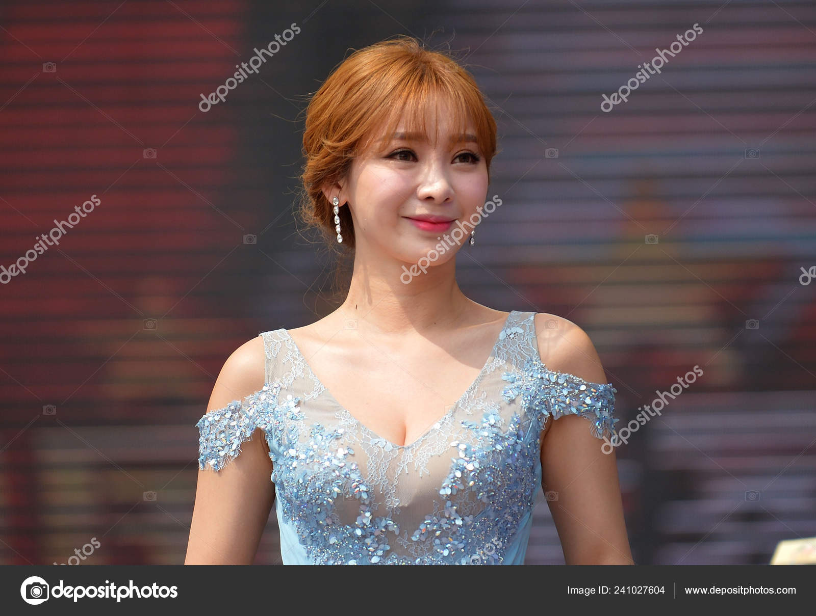 Actriz China Liu Yan Posa Ceremonia Apertura Del Taipingyuan ...