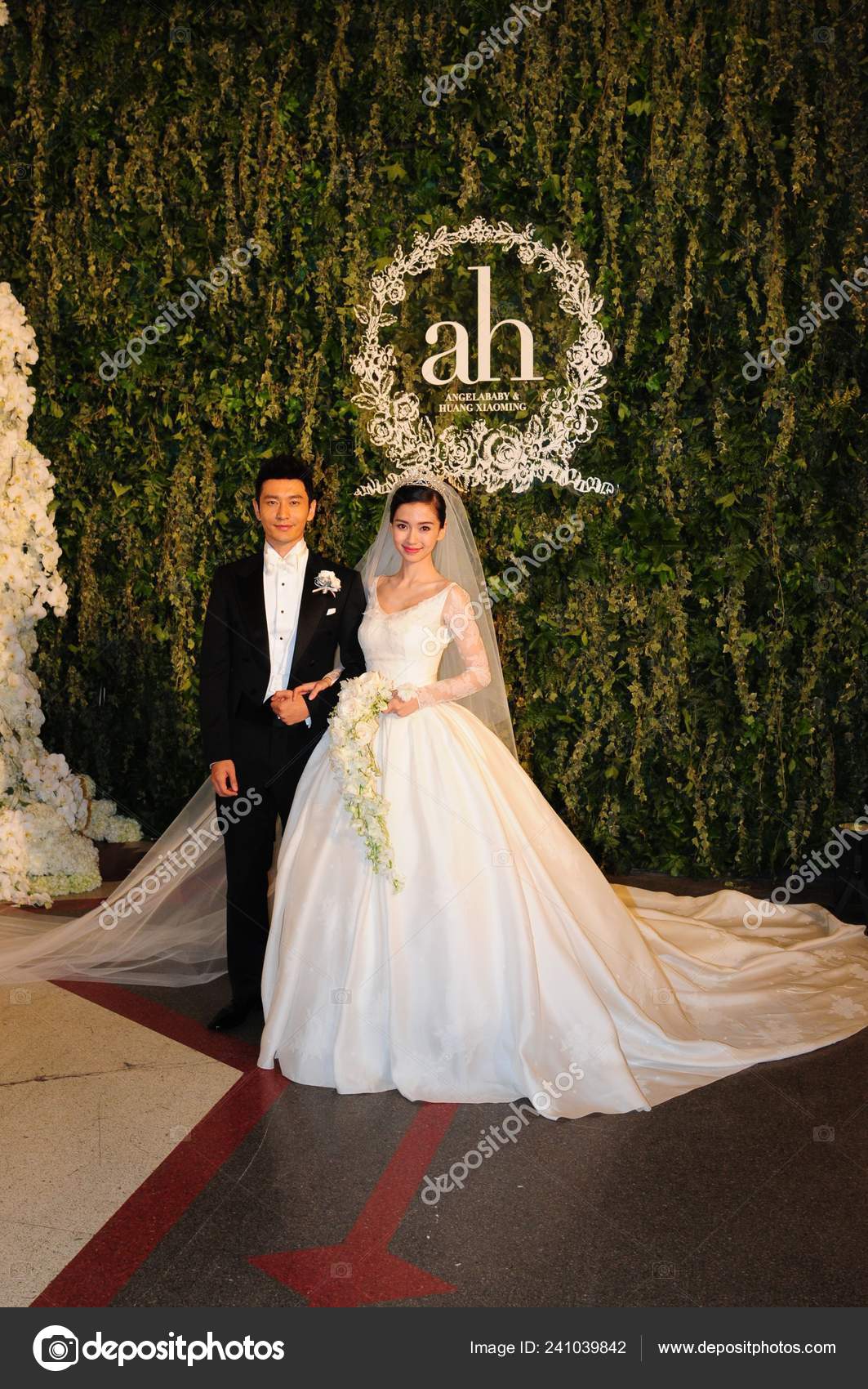 Huang Xiaoming Angelababy Kissing