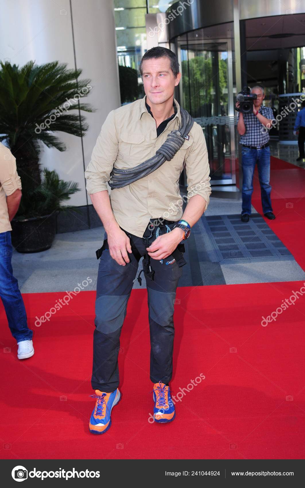 British Adventurer Television Presenter Bear Grylls Poses Ceremony Wrap ...