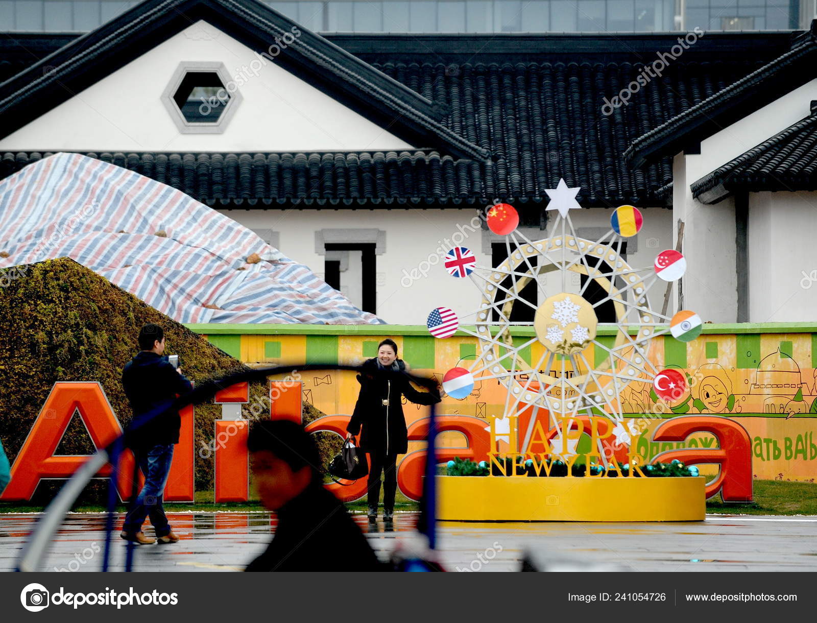 People Take Photos Front Headquarters Chinese Commerce Giant Alibaba ...