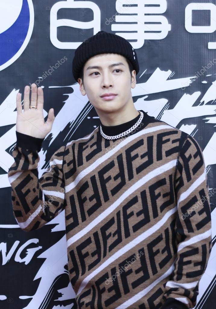 El cantante y actor de Hong Kong Jackson Wang del grupo de chicos ...