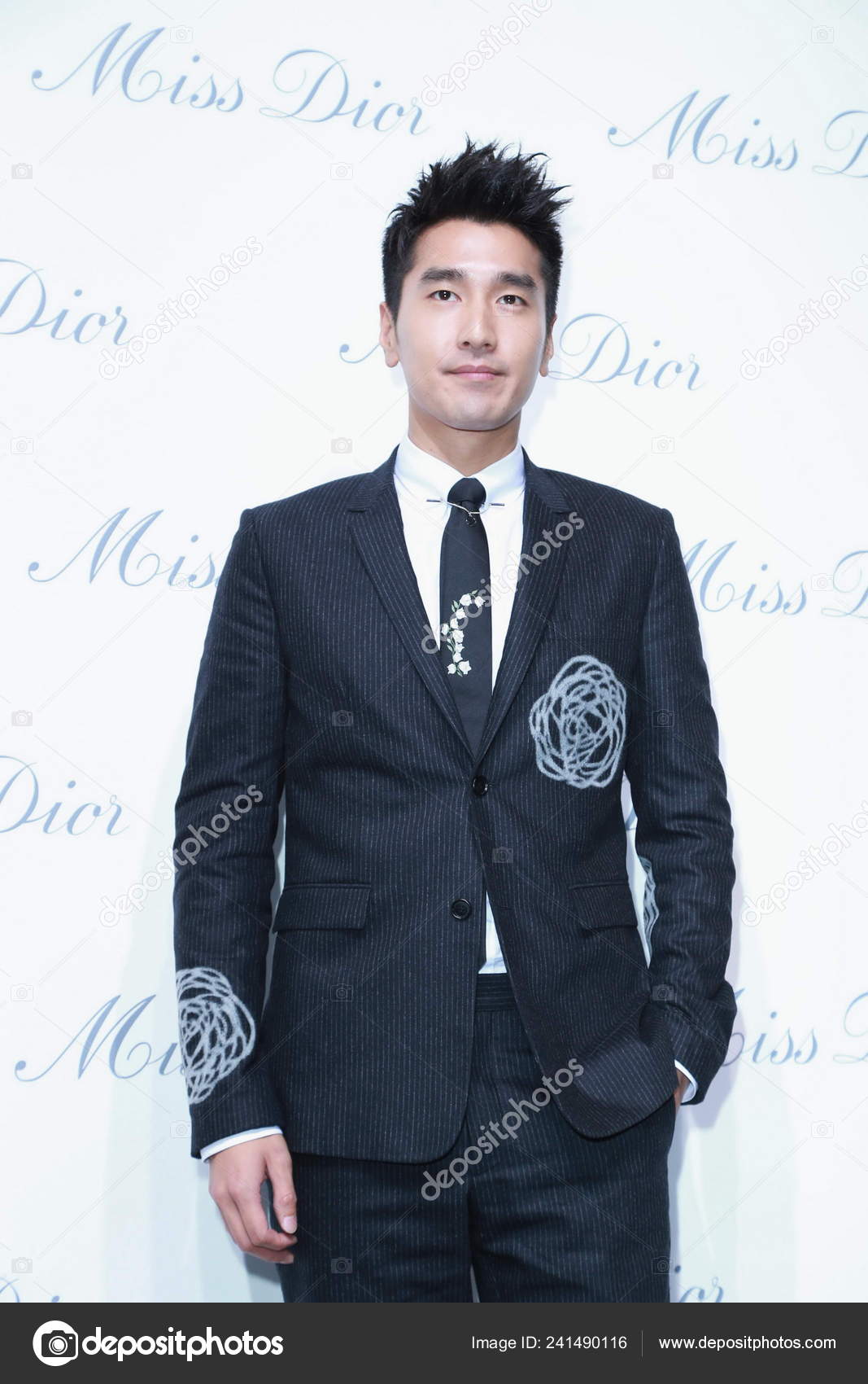 Actor Taiwanés Mark Chao Posa Mientras Llega Ceremonia Apertura ...