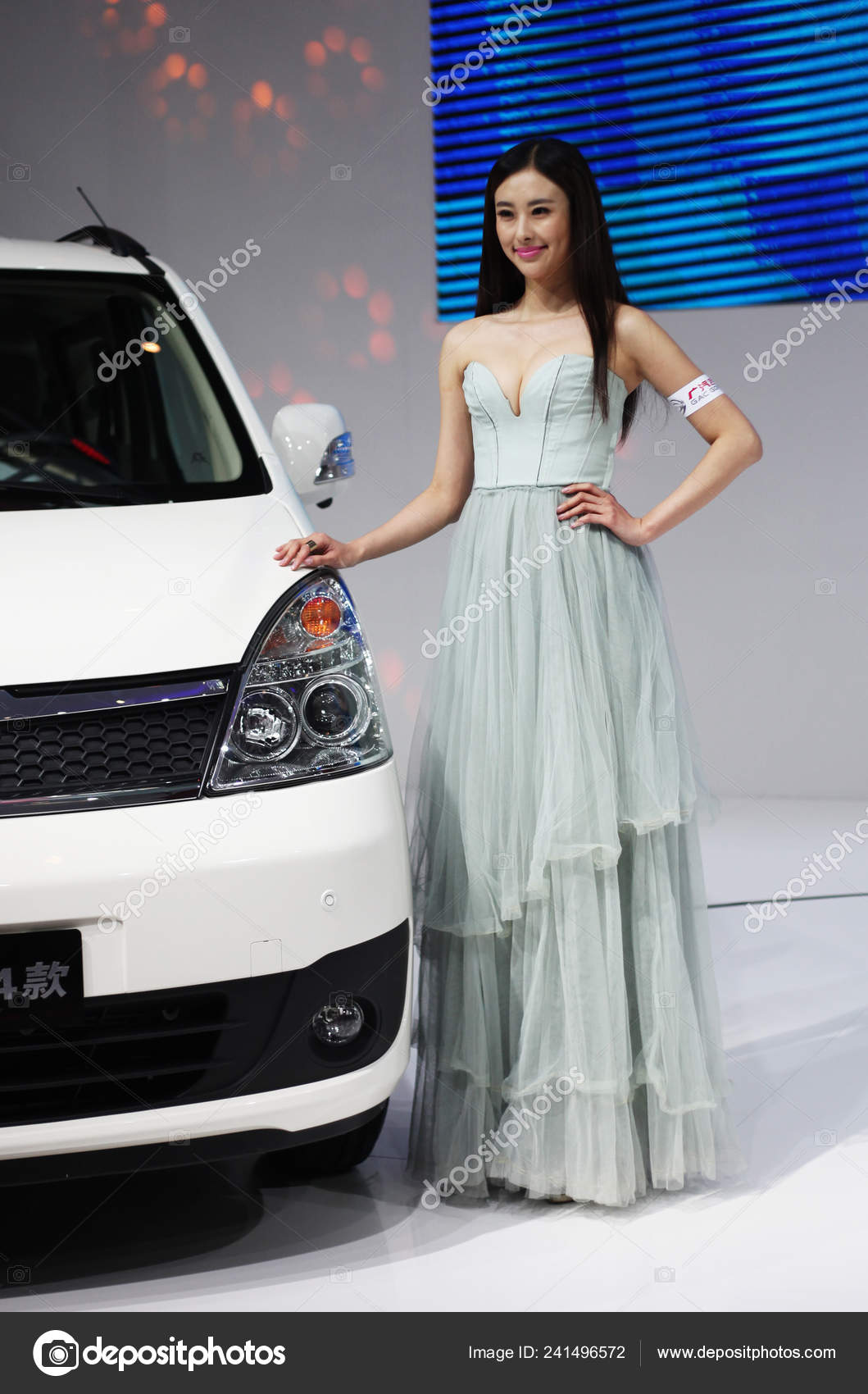 Chinese Model Zhai Ling Also Known Shou Shou Poses Stand — Stock ...