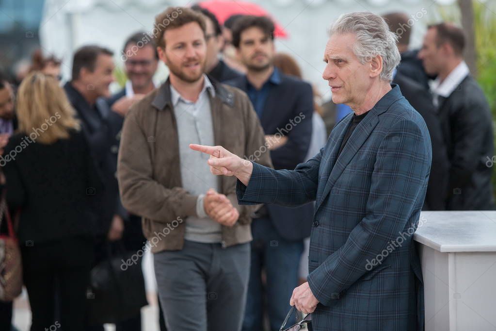 El actor canadiense David Cronenberg, a la derecha, posa en una ...