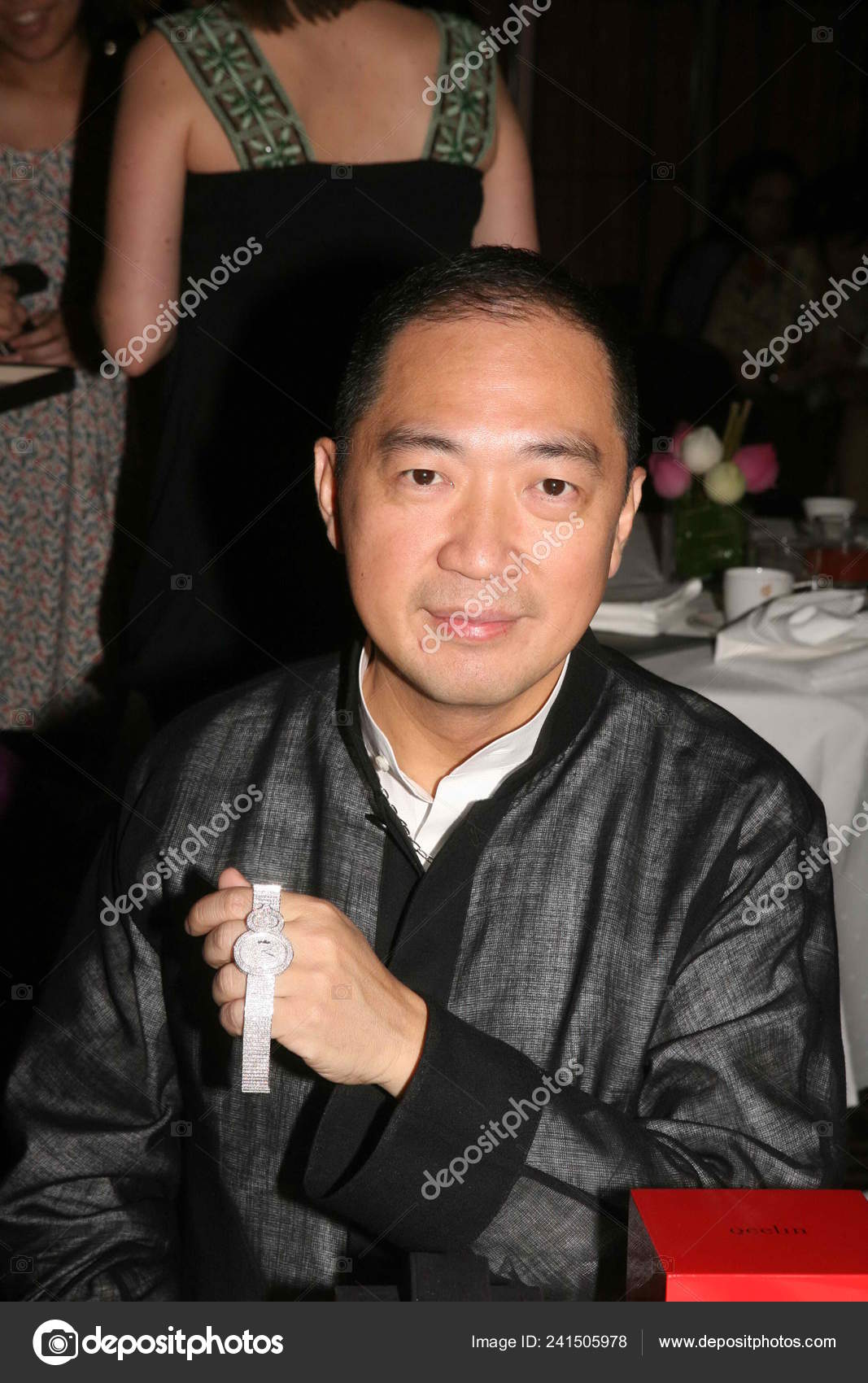 Diseñador Chino Dennis Chan Cofundador Joyería Qeelin Con Sede Hong — Foto editorial de stock ...