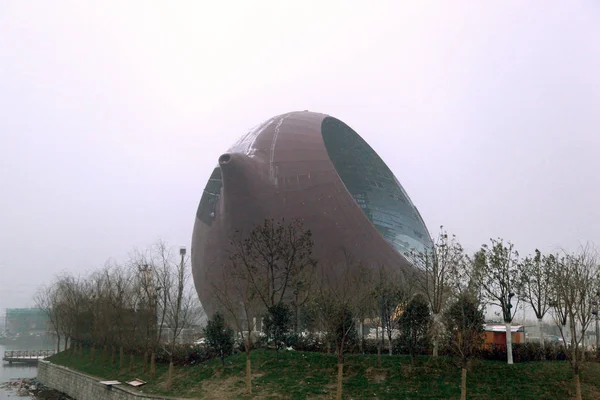 Water drop building images libres de droit, photos de Water drop ...