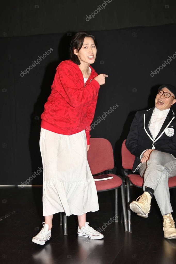 La actriz de Hong Kong Isabella Leong, a la izquierda, y el actor de ...