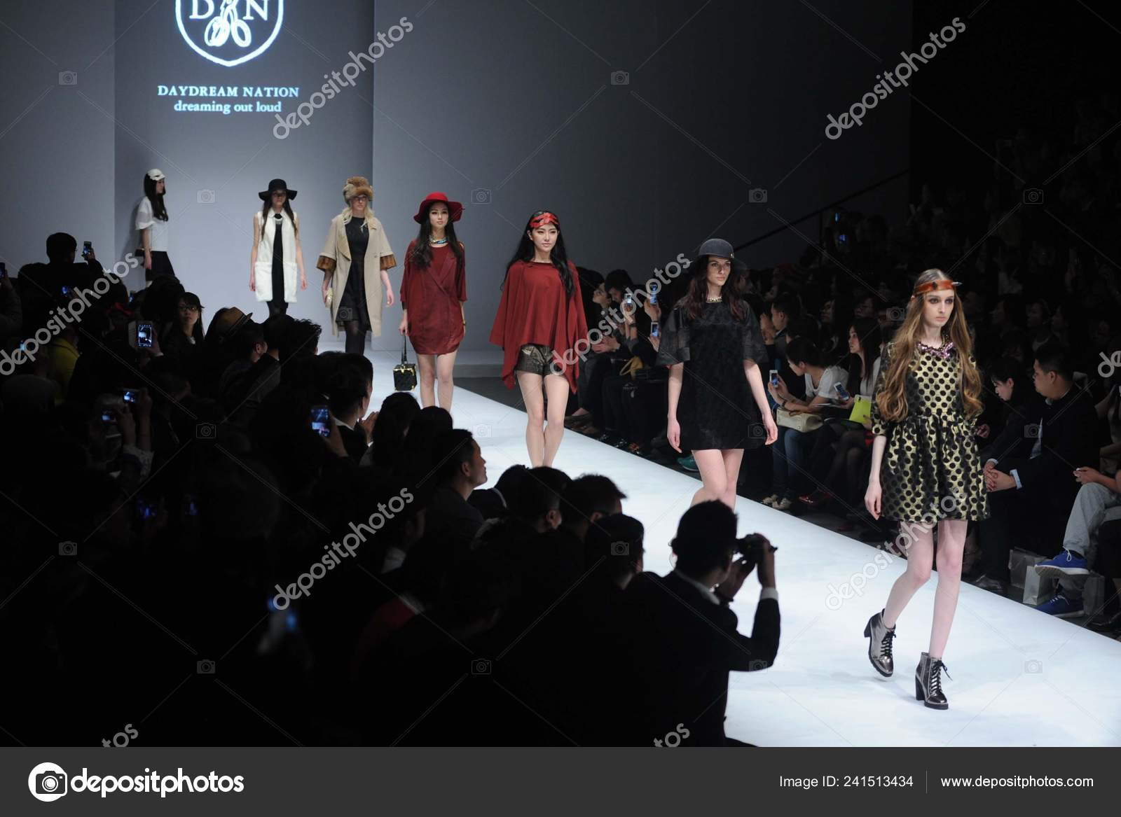 File Foreign Chinese Models Display New Creations Hong Kong Fashion ...