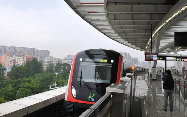 Metro Train Chinas First Plateau Subway Line Arrives Metro Station ...