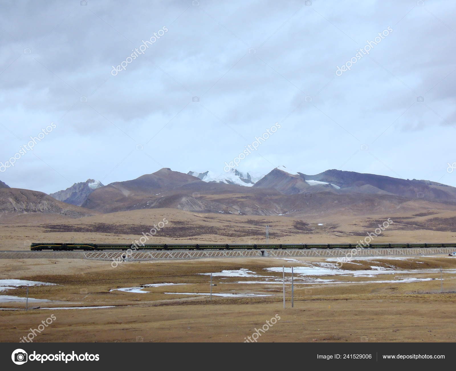 File Train Travels Qingzang Qinghai Tibet Railway Southwest Chinas ...