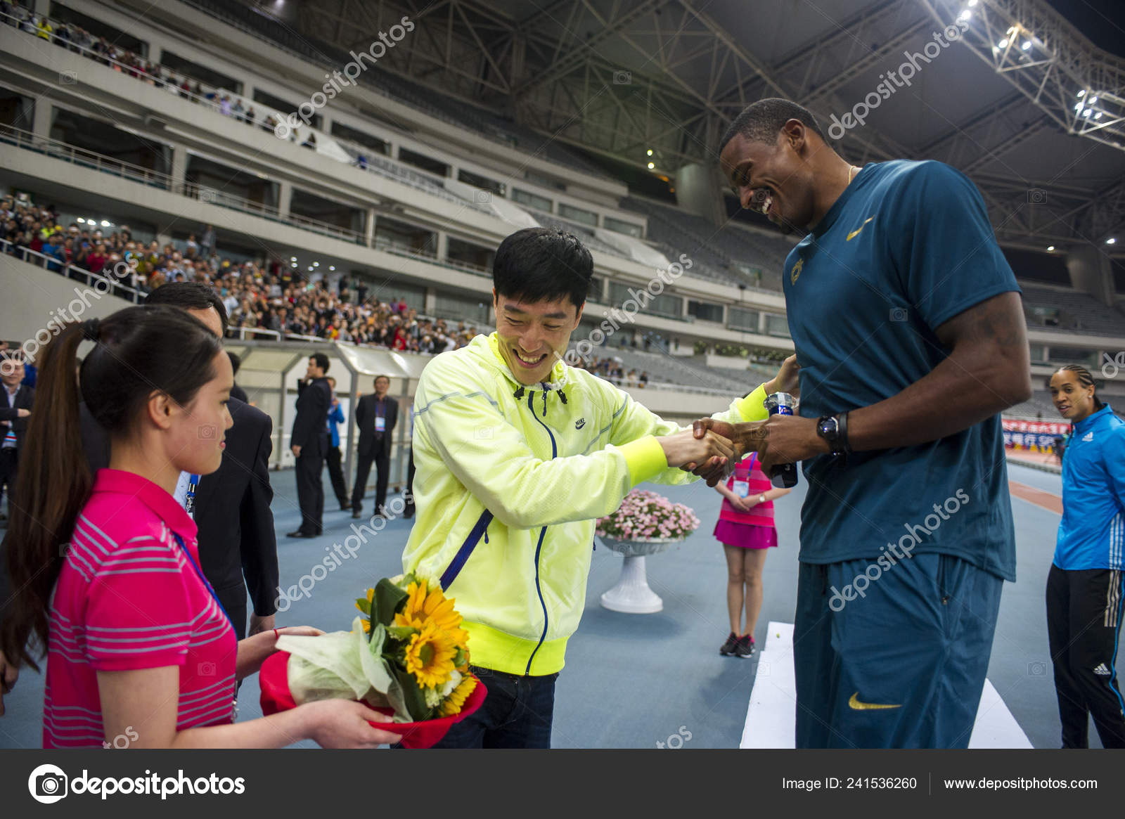 Chinese Star Hurdler Liu Xiang Center Shakes Hands David Oliver — Stock ...