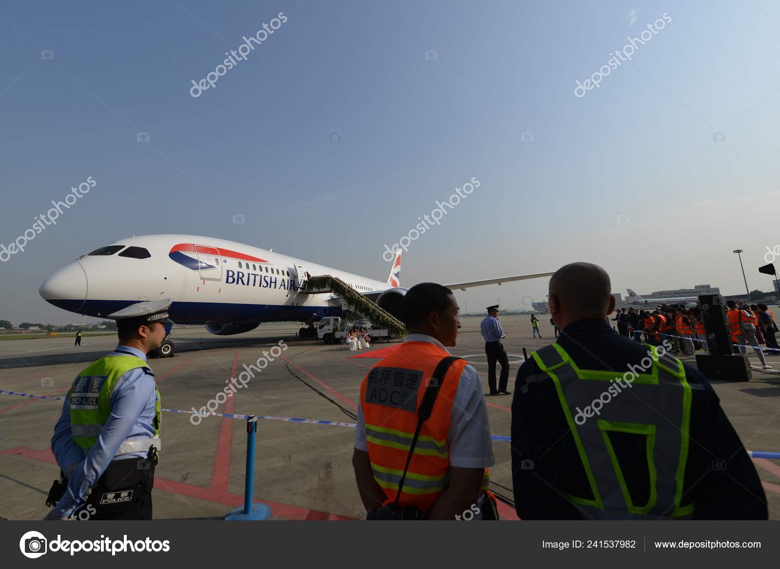 Ground Crew Members Look New Boeing 787 Dreamliner Aircraft British ...