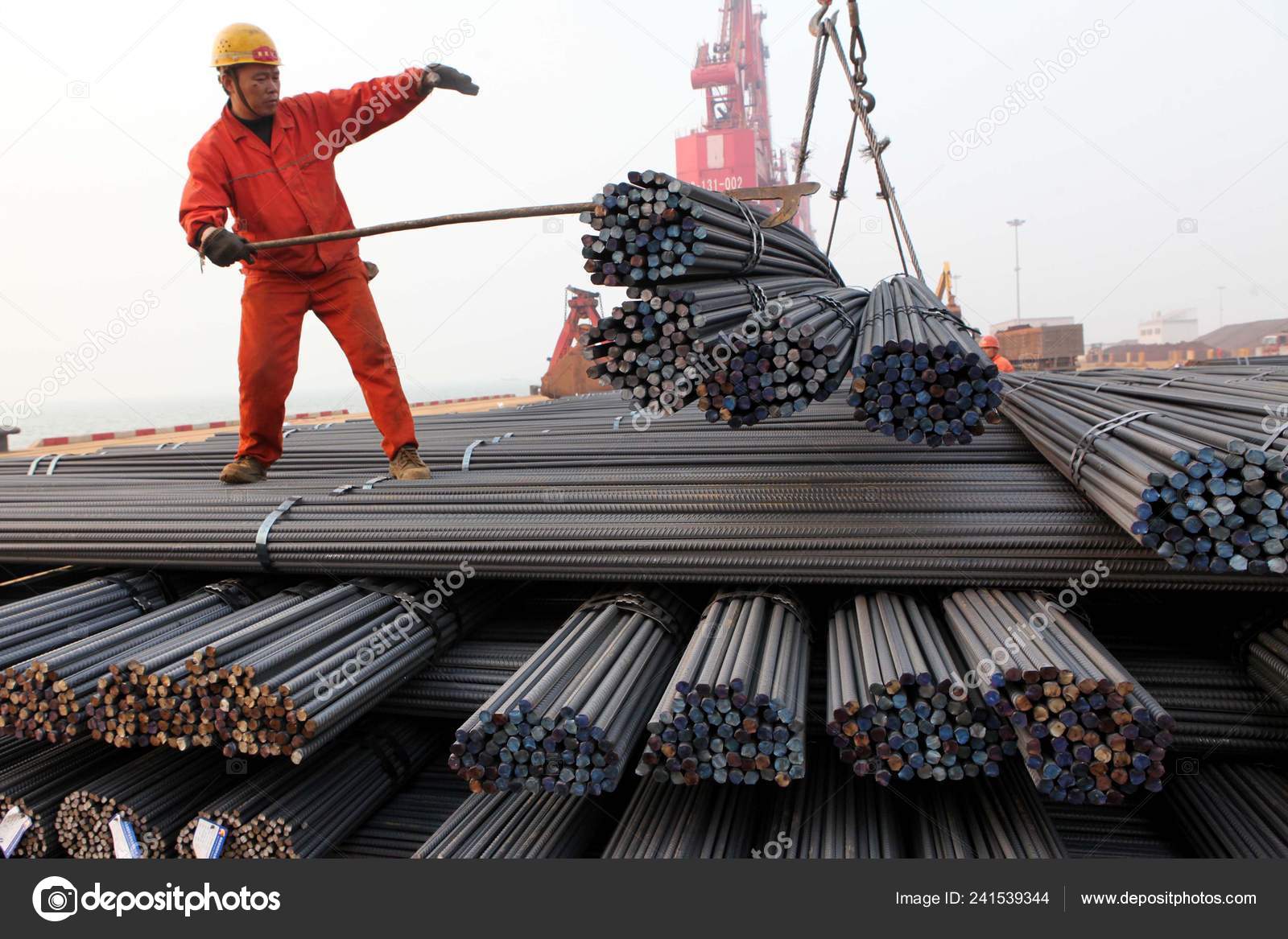 Chinese Worker Directs Crane Hoist Reinforcing Steel Bars Quay Ganyu ...