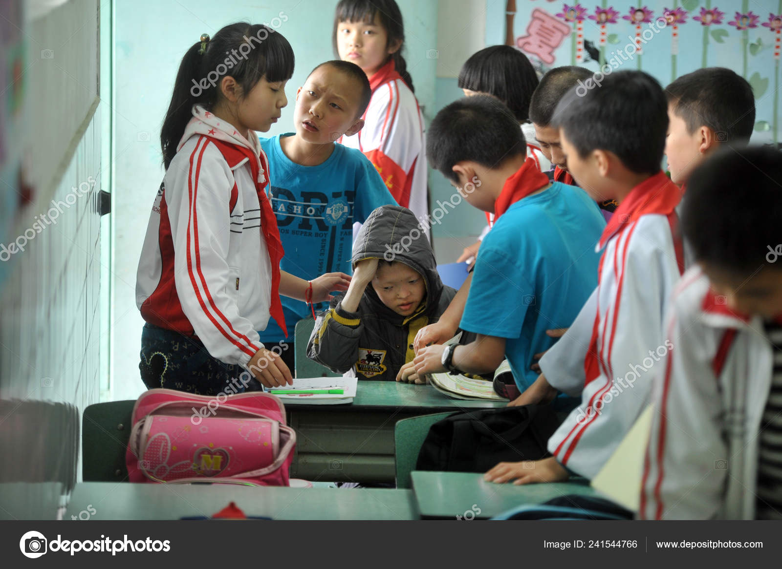 Liu Liangchen Center Who Wraps Himself Preservative Film Because Rare – Stock Editorial Photo ...