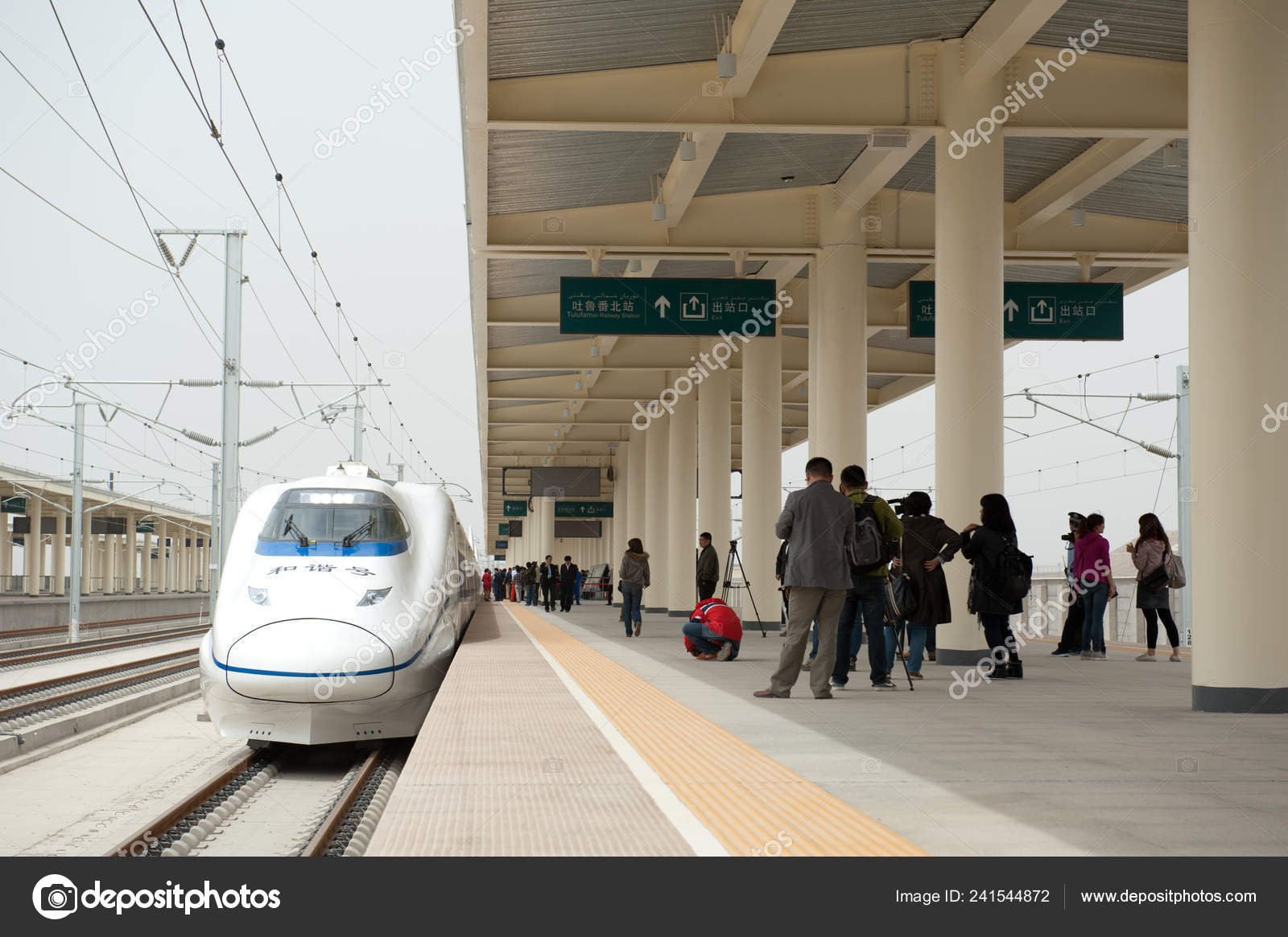 Crh China Railway High Speed Train Seen Turpan Tulufan North — Stock ...