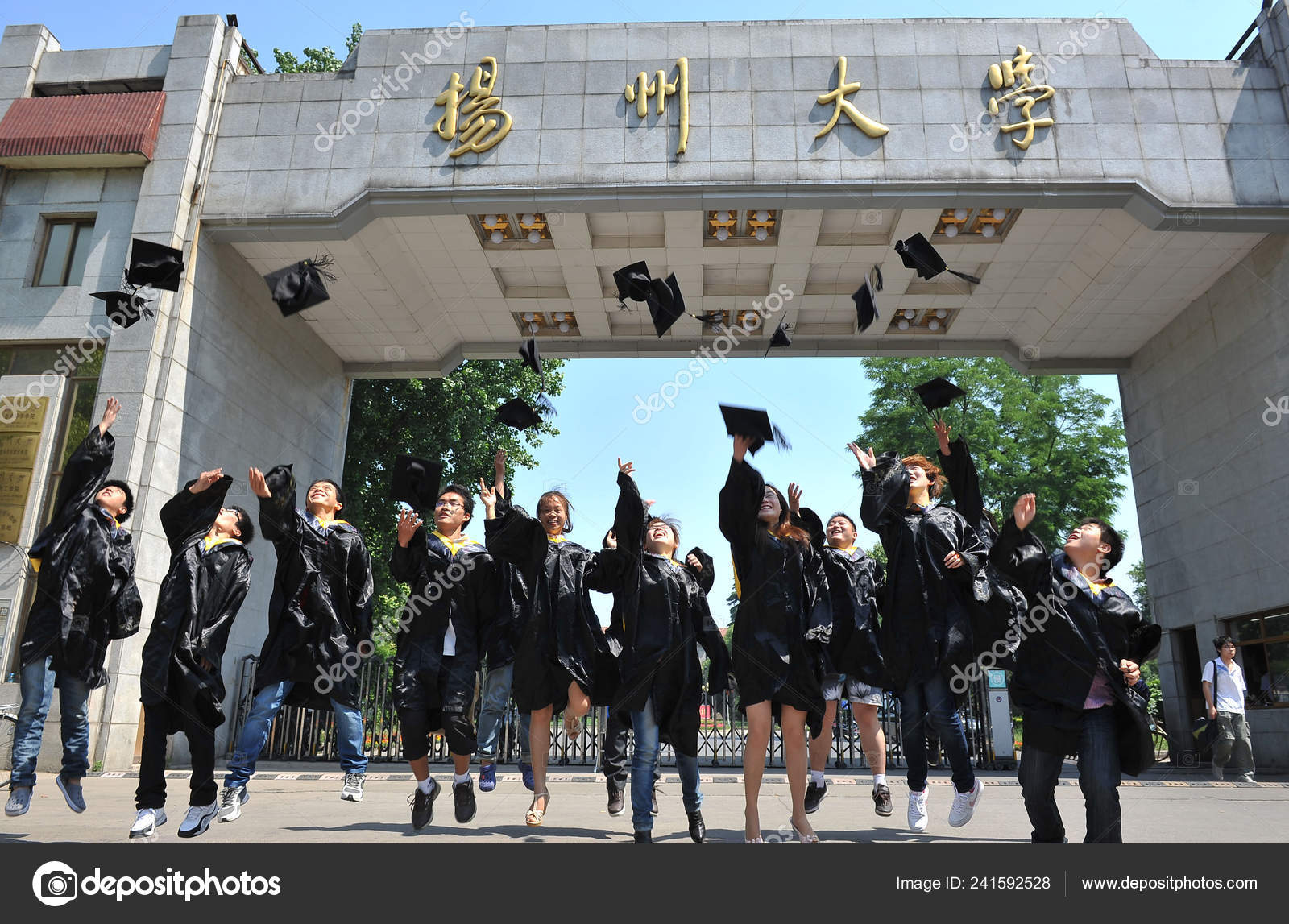 Chinese Graduates Throw Academic Hats Air Graduation Ceremony Yangzhou ...