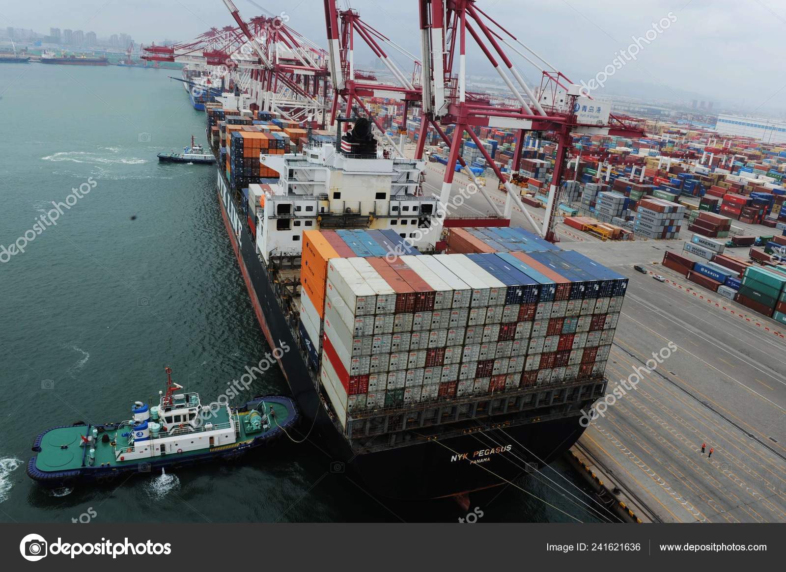 Tugboats Dock Container Ship Port Qingdao Qingdao City East Chinas ...