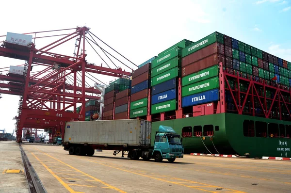 Transshipment center Stock Photos, Royalty Free Transshipment center ...