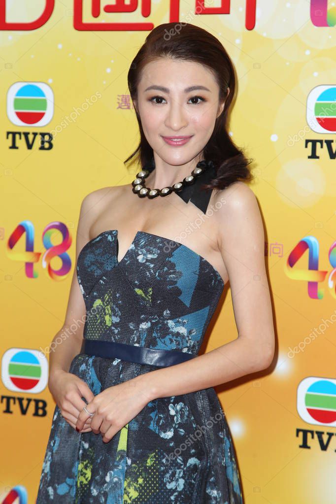 La actriz de Hong Kong Rosina Lin posa mientras llega para una ...