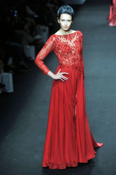 Video aishwarya rai channels her inner goddess as she walks the ramp in ...