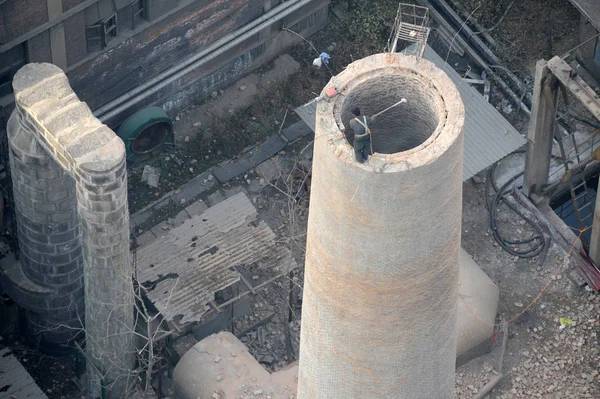 Lowering the pipe Stock Photos, Royalty Free Lowering the pipe Images ...