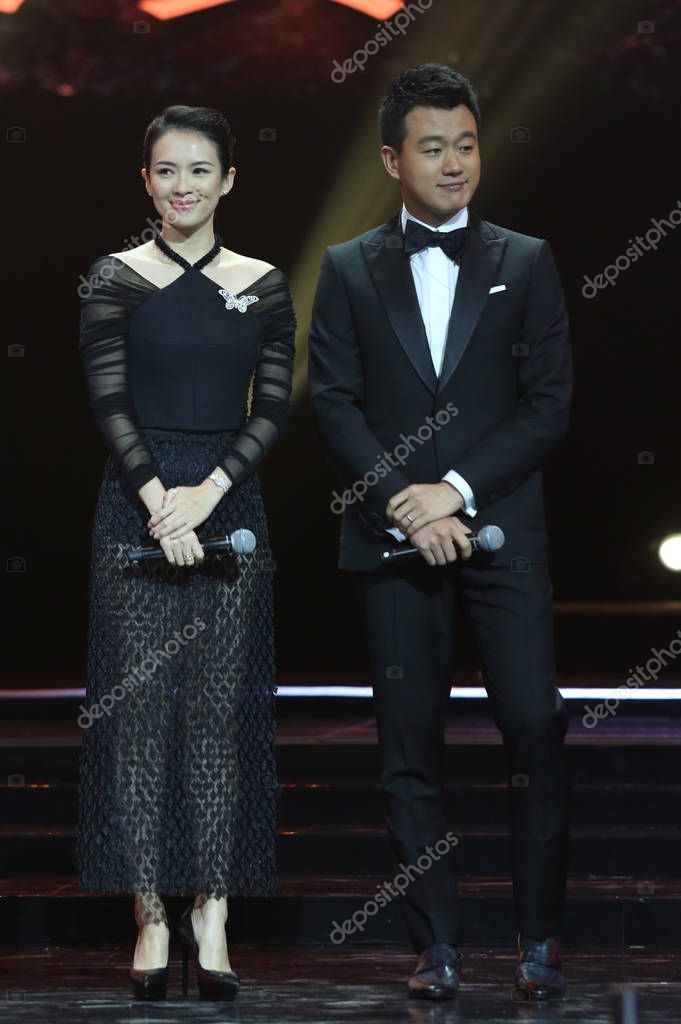 La actriz china Zhang Ziyi, izquierda, y el actor chino Tong Dawei posan en el estreno de su ...