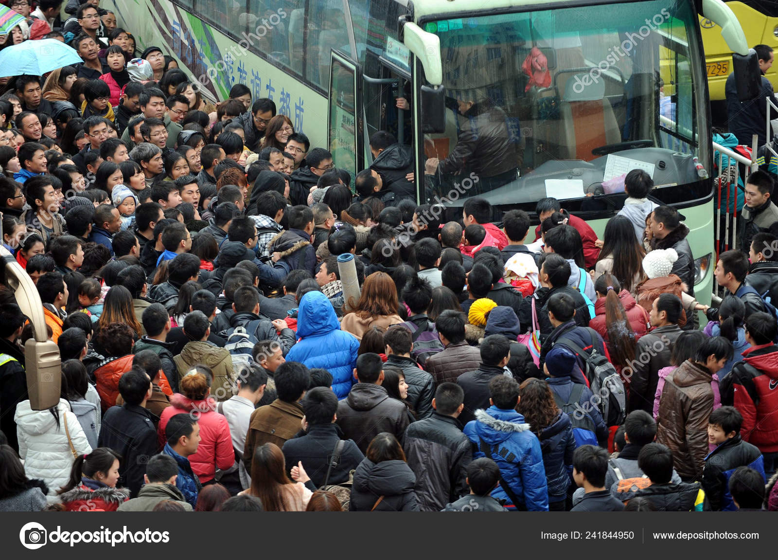 Crowd Passengers Try Jam Bus Long Distance Bus Station Spring – Stock ...