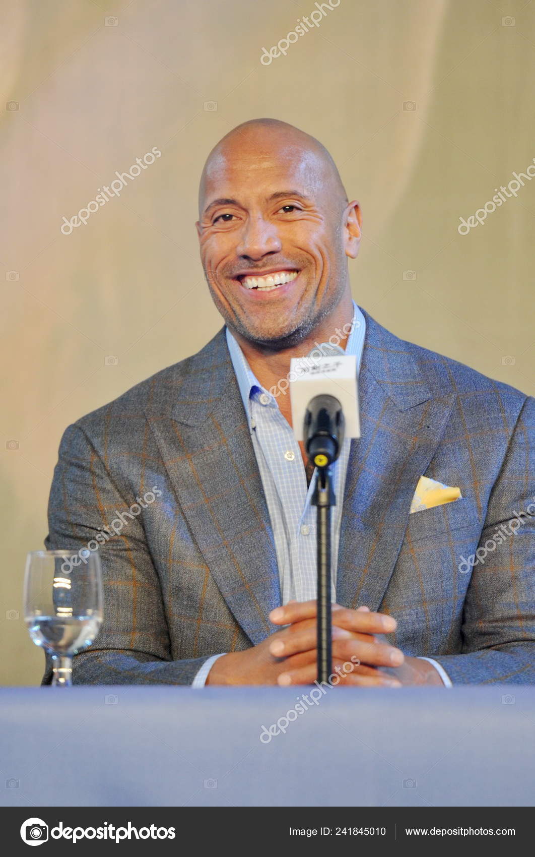 American Actor Dwayne Johnson Smiles Press Conference His New Movie ...