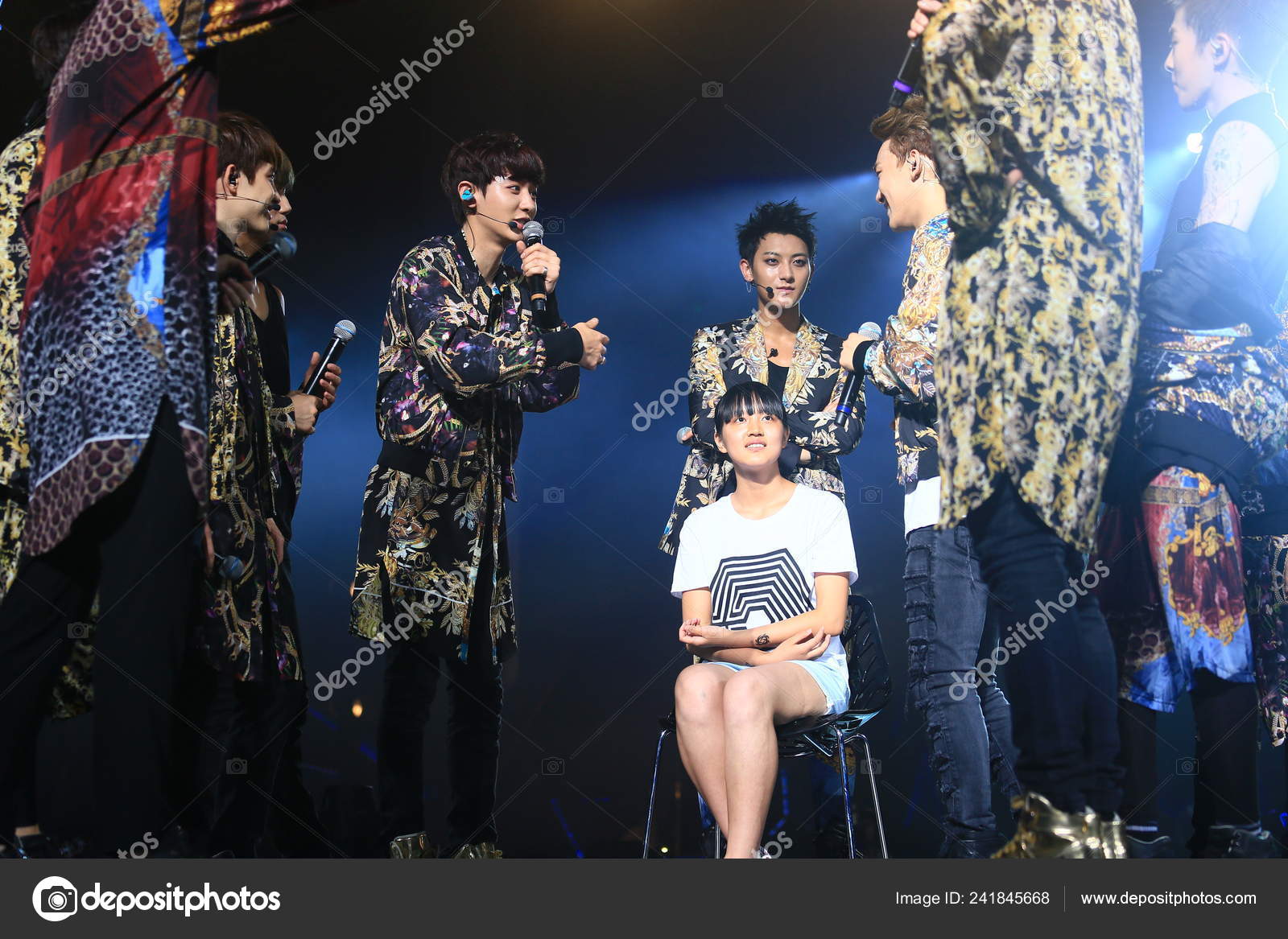 South Korean Chinese Pop Boy Group Exo Interacts Chinese Fan — Stock ...